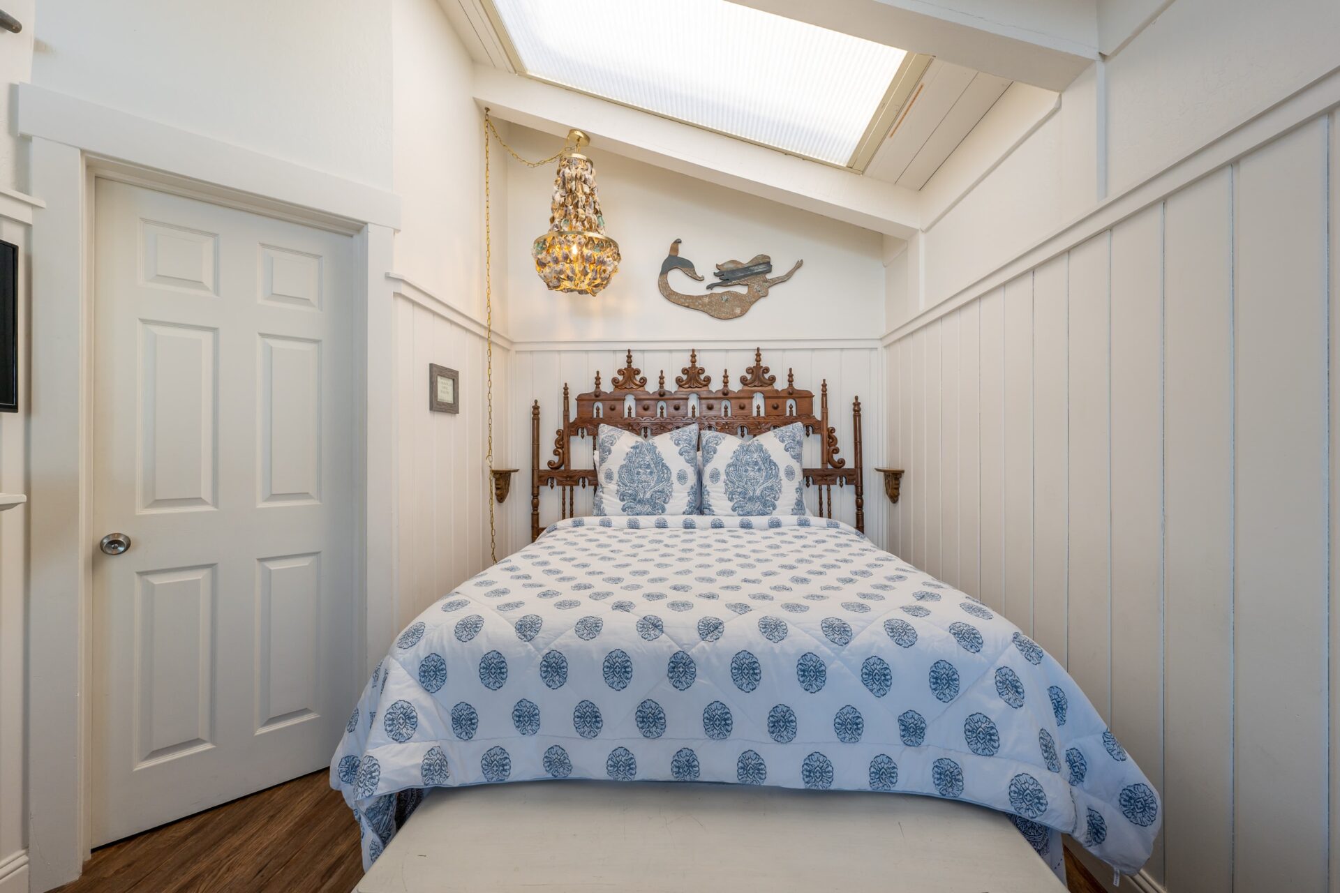 Bayfront Queen – Bandon Marina Inn